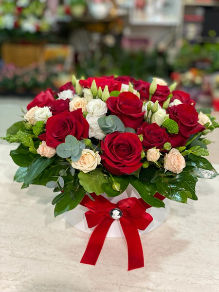 Cutie Cu Flori Asortate Florariile Flamingo